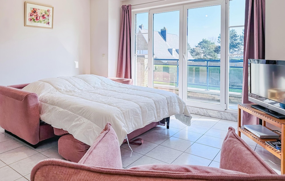 Awesome Apartment In Bredene With Wifi - De Haan