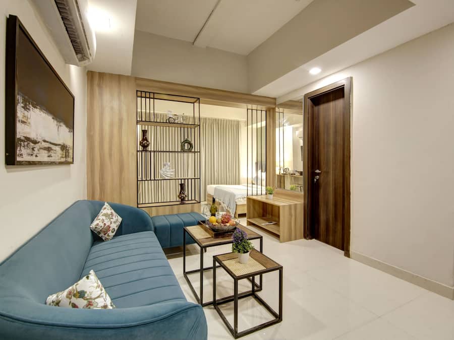 1 quarto, roupa de alta qualidade, cofre no quarto, secretária