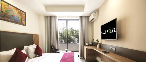 Quarto Duplo Superior, 1 quarto, varanda, Vista para a cidade | Roupa de alta qualidade, cofre no quarto, secretária