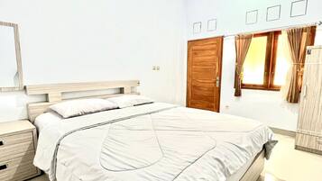 Quarto casal luxo | Escrivaninha, Wi-Fi de cortesia, roupa de cama