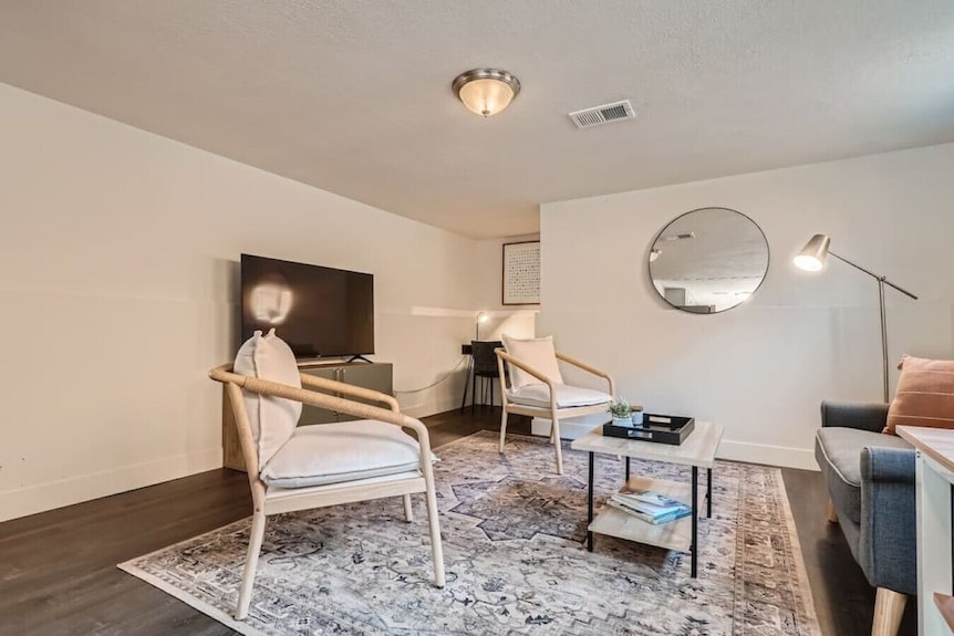 Regis I Tennyson I Sleeps 8 I Red Rocks I Pets - 아르바다