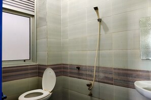 Quarto Duplo Standard | Casa de banho | Um polibã, sabão