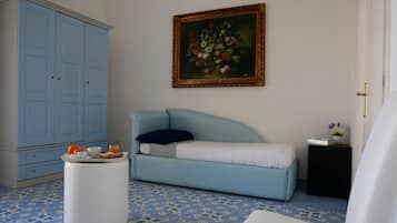 Quarto Triplo Superior, várias camas, não fumadores, Vista para a cidade | Roupa hipoalergénica, edredões de penas, camas de colchão viscoelástico