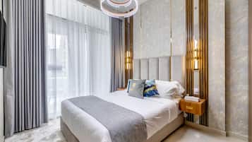 Apartamento Deluxe, 2 quartos, varanda, vista para o canal | 1 quarto, com decoração personalizada, com mobília individualizada
