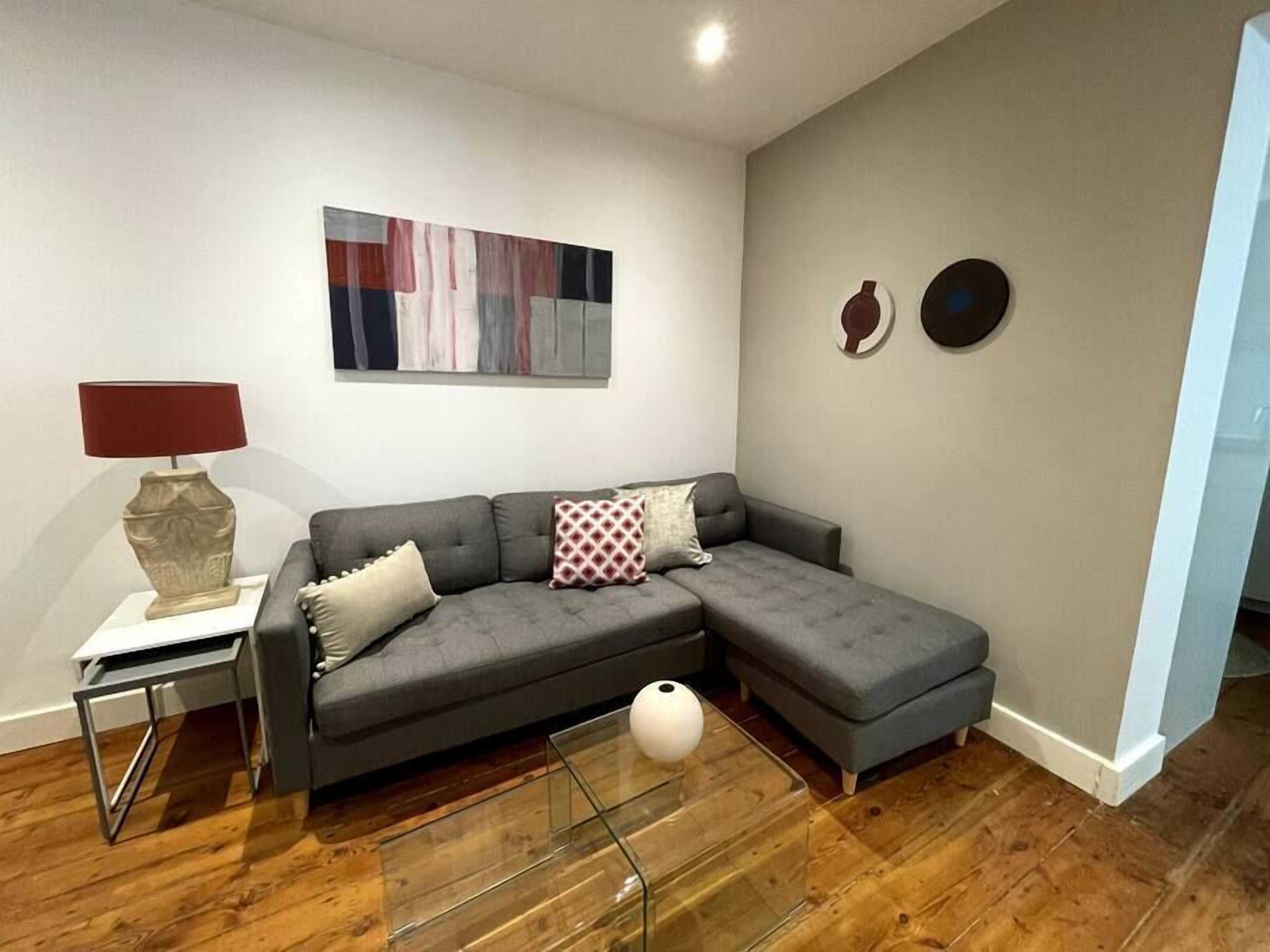 Stylish 2br Contemporary Design, Perfect Vacation - Gibraltar