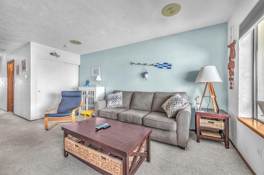 Oceanfront Condo Amazing Views, Charming Nautical Theme, Covered Deck - Newport, OR