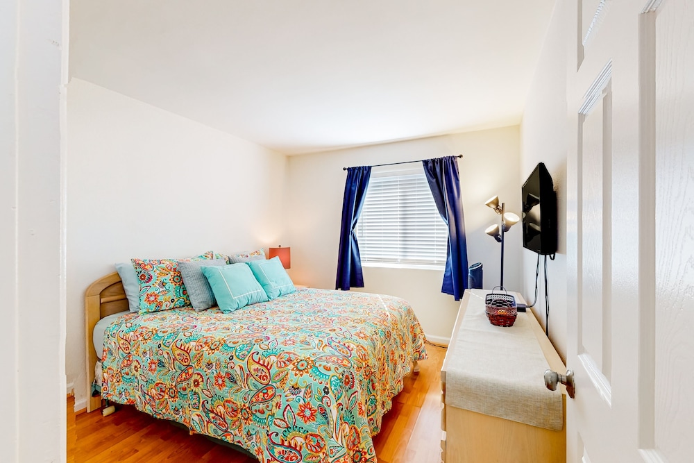Ground-floor Townhome With Private Yard/patio & On-site Pools - Dog-friendly - Tempe, AZ