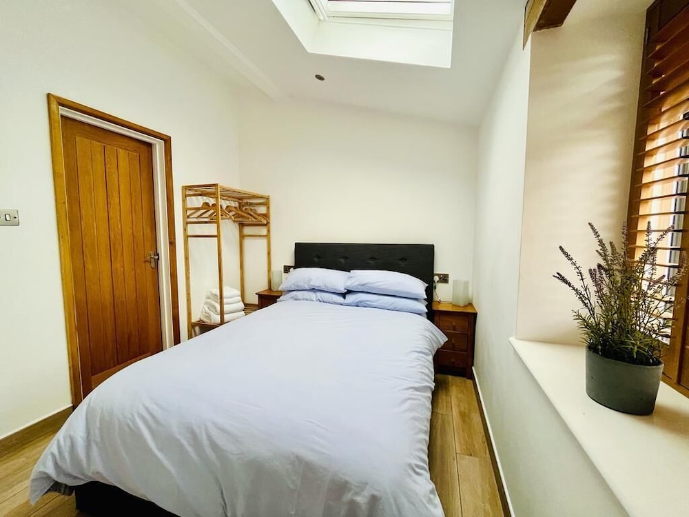 Our Pet-friendly Accommodation Is Ideal For An Escape To The Countryside. - Berkeley Castle