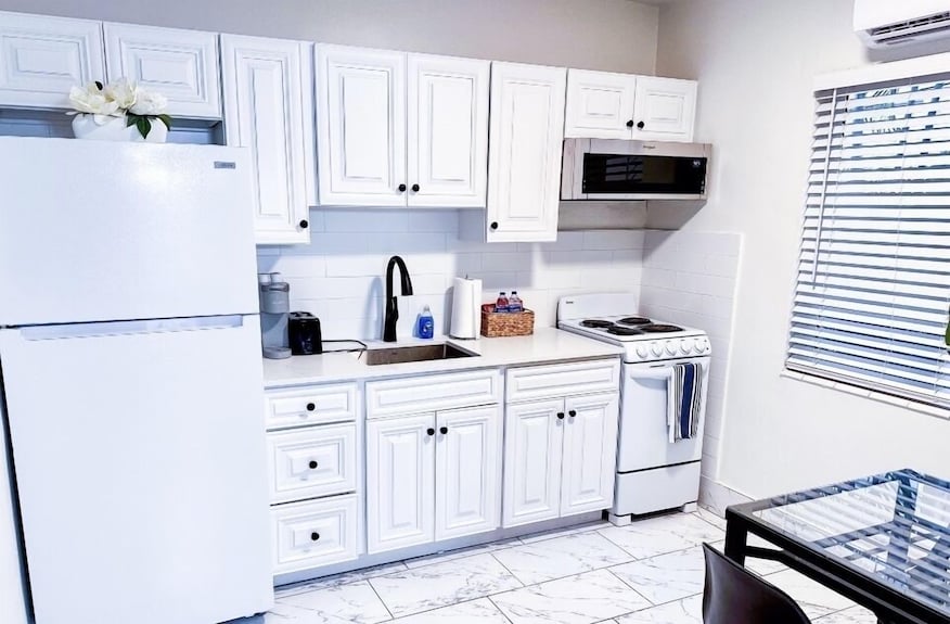 Sapphire By The Sea Unit 8 - King Pool View Suite, Kitchen, Pool View, Sleeps 2 - Lauderdale-by-the-Sea, FL