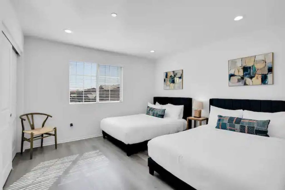 The Chateau- Pool, Spa, Bbq, Fire Pit, Sleeps 19 - Coachella, CA