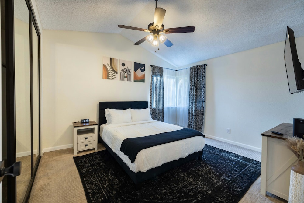 The Cozy Sac-Pool/large yard & attractions nearby - Sacramento | Vrbo