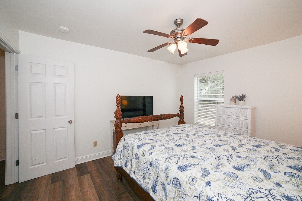 Ember Beach ~ charming cottage close to beaches - Bay St Louis | Vrbo