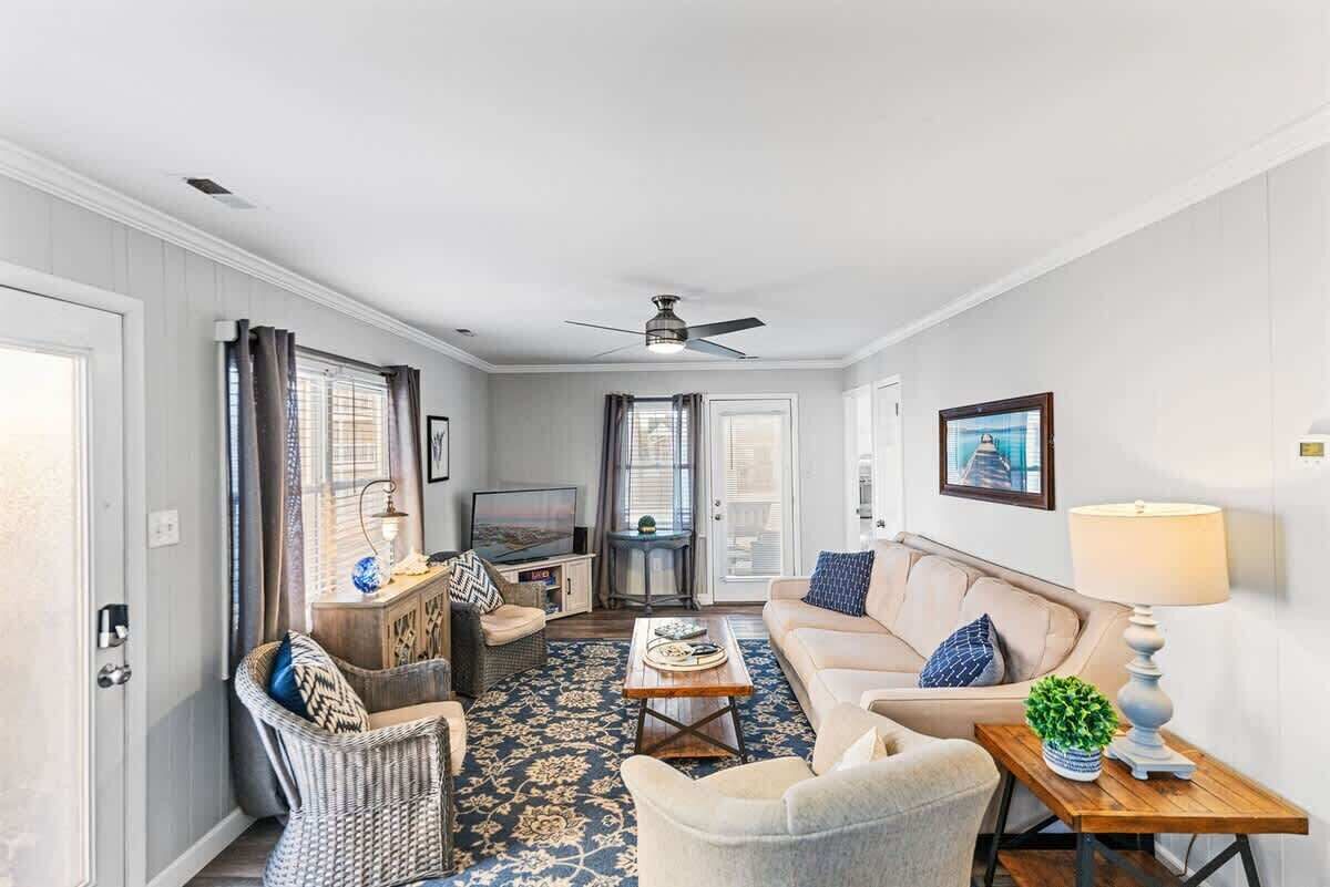 Beach Block 3br Condo W/ocean View - Ocean City, MD