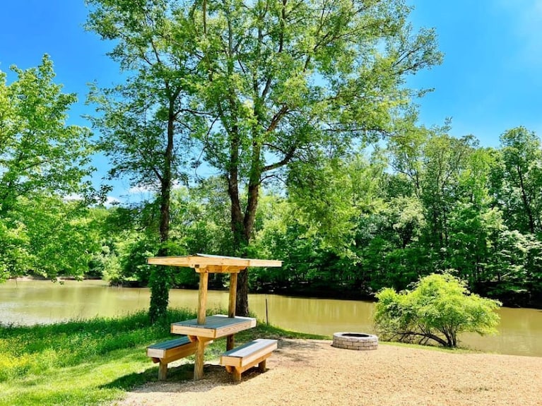 214a Sweetwater River Site 6 - Tennessee