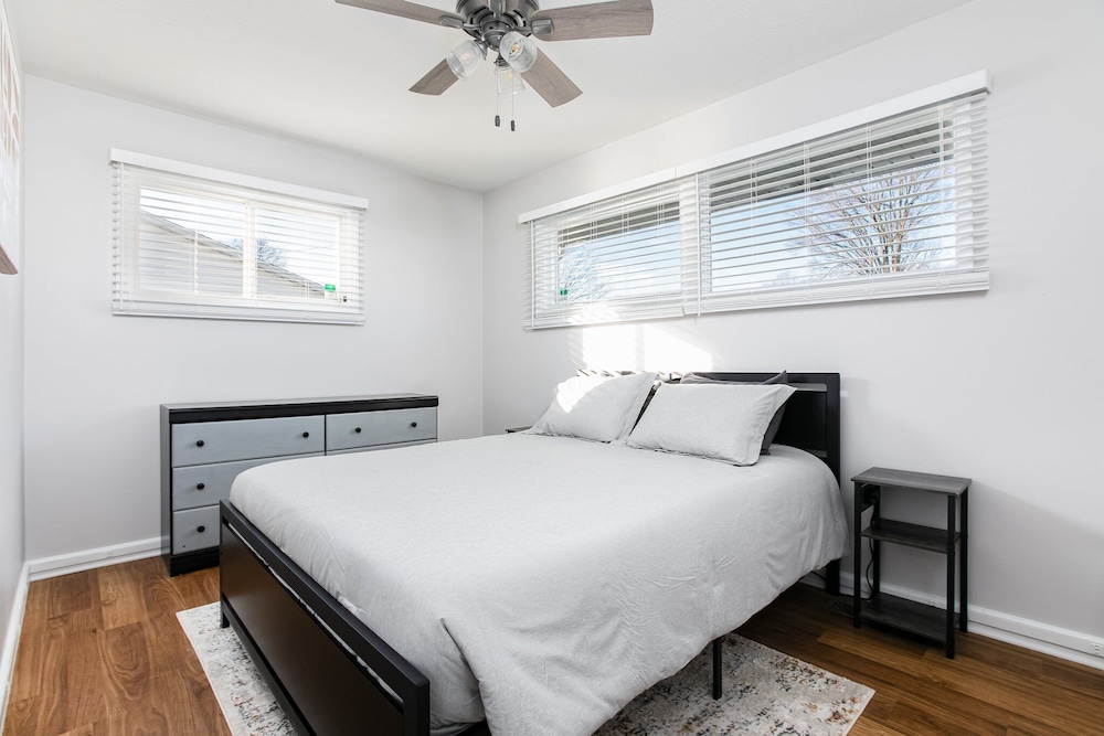 4br Gameday Getaway|ev Charger+|pet-friendly |10p - South Bend, IN