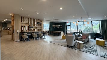 Café da manhã com buffet grátis todos os dias