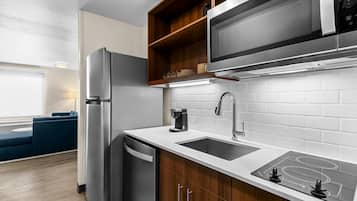 Suite, 1 quarto, não fumadores | Com mobília individualizada, secretária, cortinas/cortinados opacos