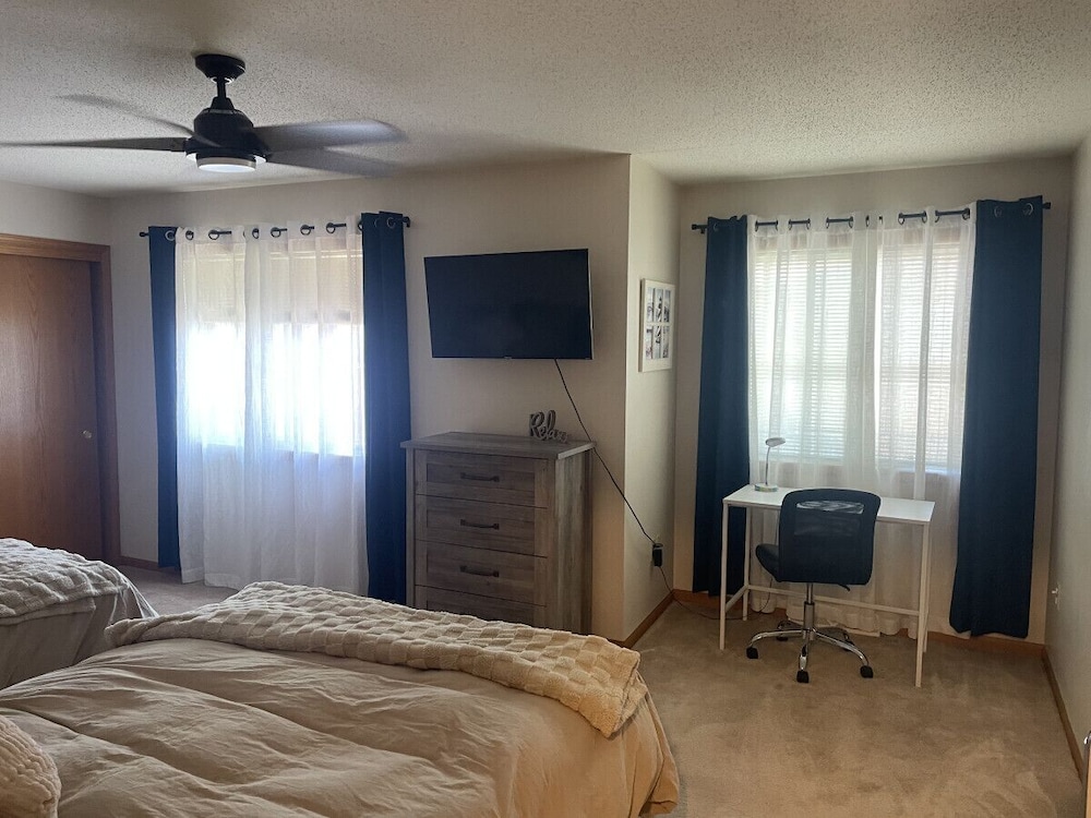 Beach Lake Michigan King Bed Pet Friendly - Kenosha, WI