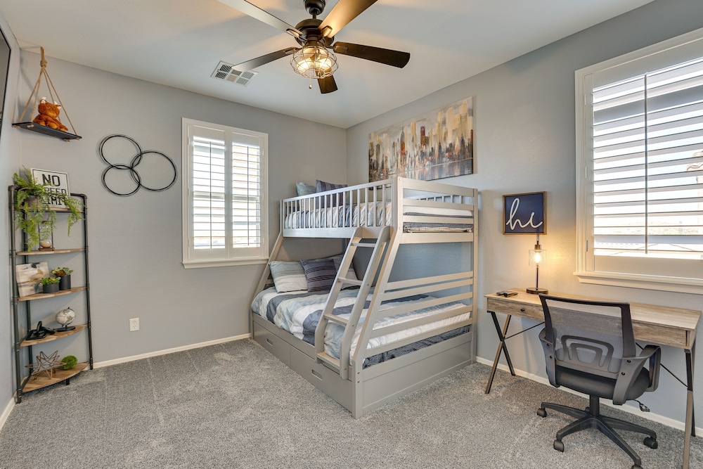 Resort Style Backyard W/ Private Heated Pool & Spa - Goodyear, AZ