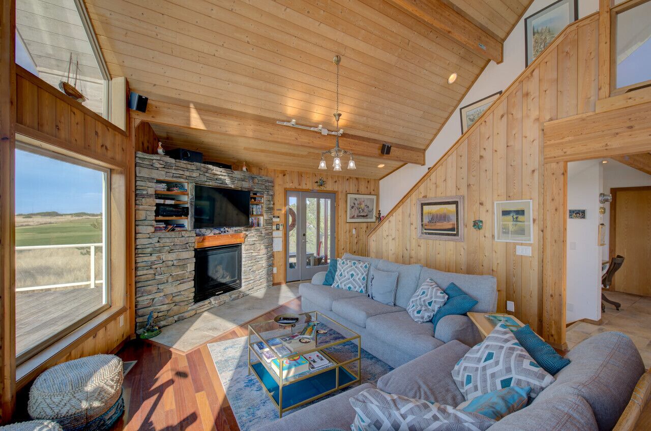 New Julie's Stuga-oceanfront With Stunning Deck And Private Access To Beach - Ocean Park, WA