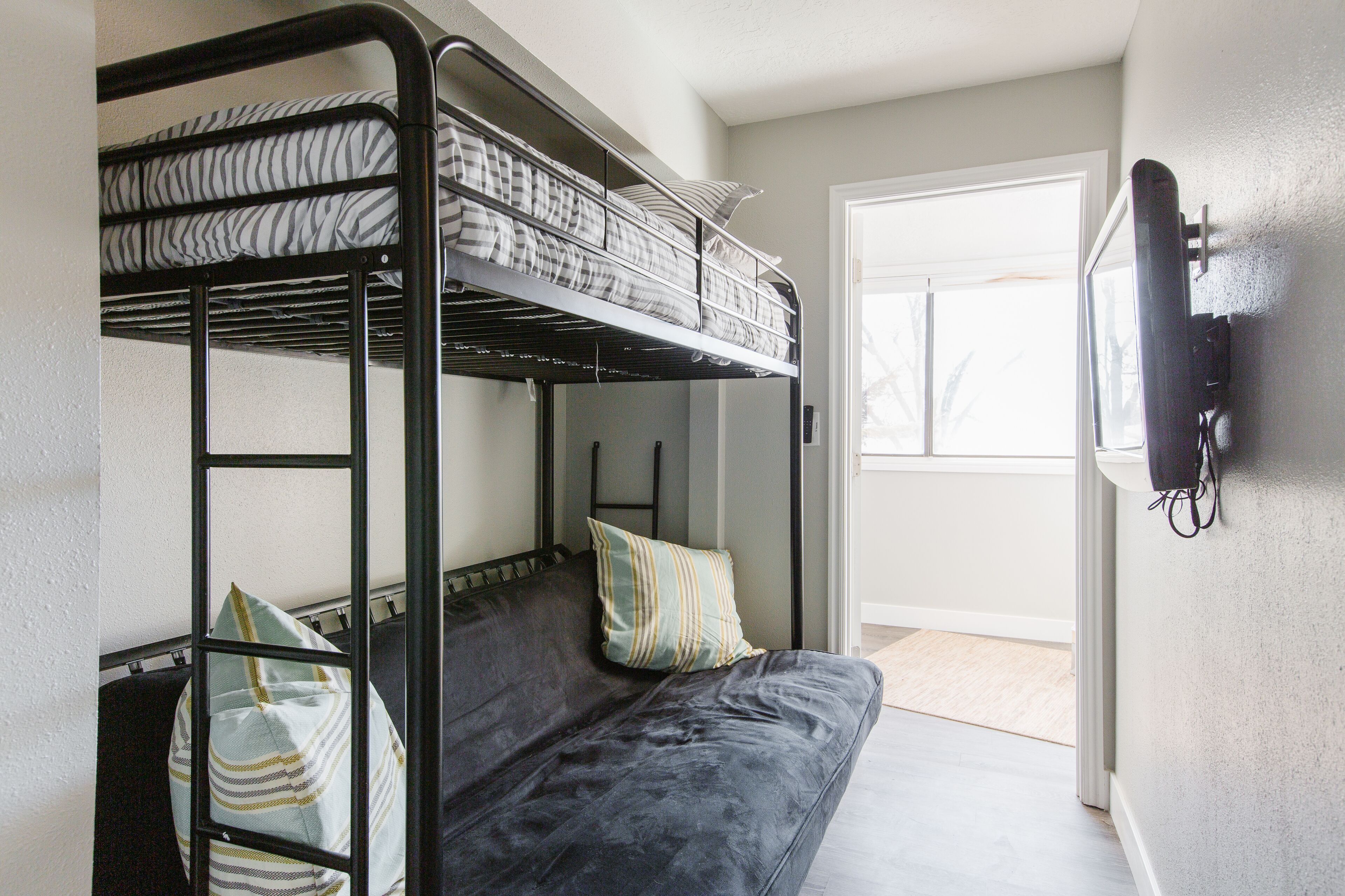 A Desert Oasis - Newly Renovated Condo, Pet Friendly! - Utah