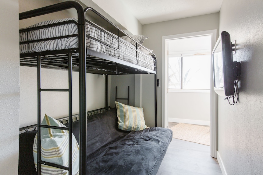 A Desert Oasis - Newly Renovated Condo, Pet Friendly! - Utah