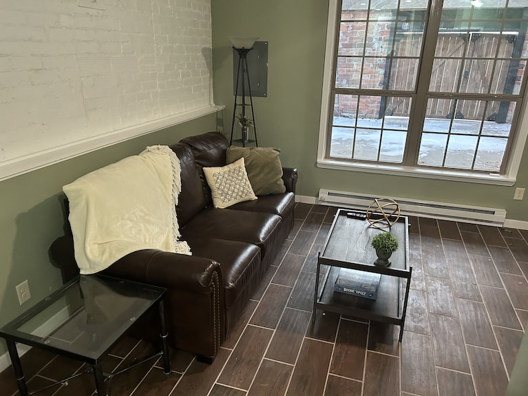 Completely Renovated! Within A Few Blocks Of Downtown Bars And Restaurants - Iowa