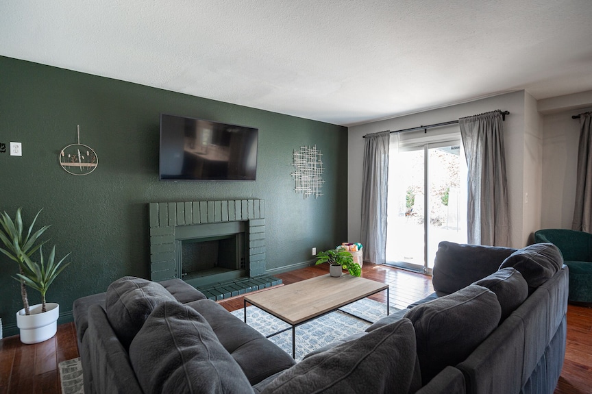 Modern 4br Haven + Pool/spa - Lake Las Vegas, NV