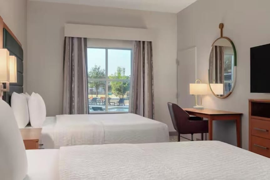 Your Ultimate Resort Destination: Free Parking, Breakfast & Onsite Pool Access - Pflugerville, TX