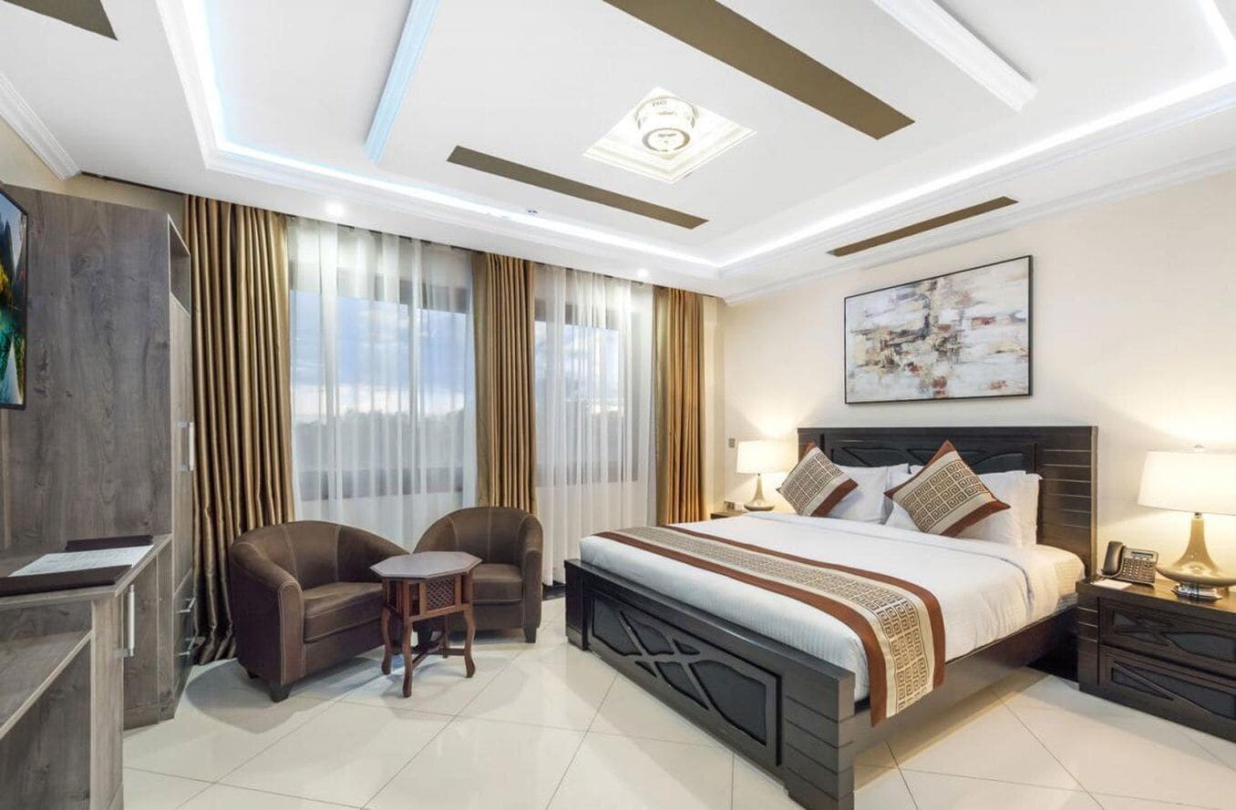 Secretária, secretária adequada para computadores portáteis 