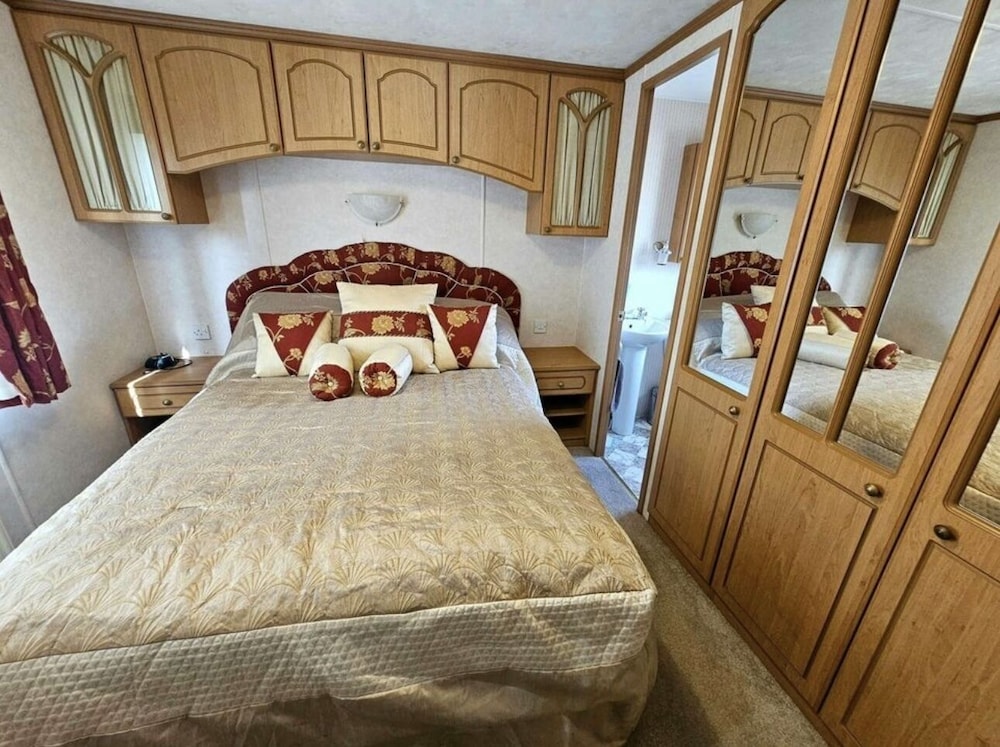 Southview Morningside 4 Beth With Decking, Pond View Lots Of Amenities On Site - Skegness