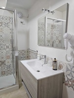 Quarto Comfort | Casa de banho | Um bidé 
