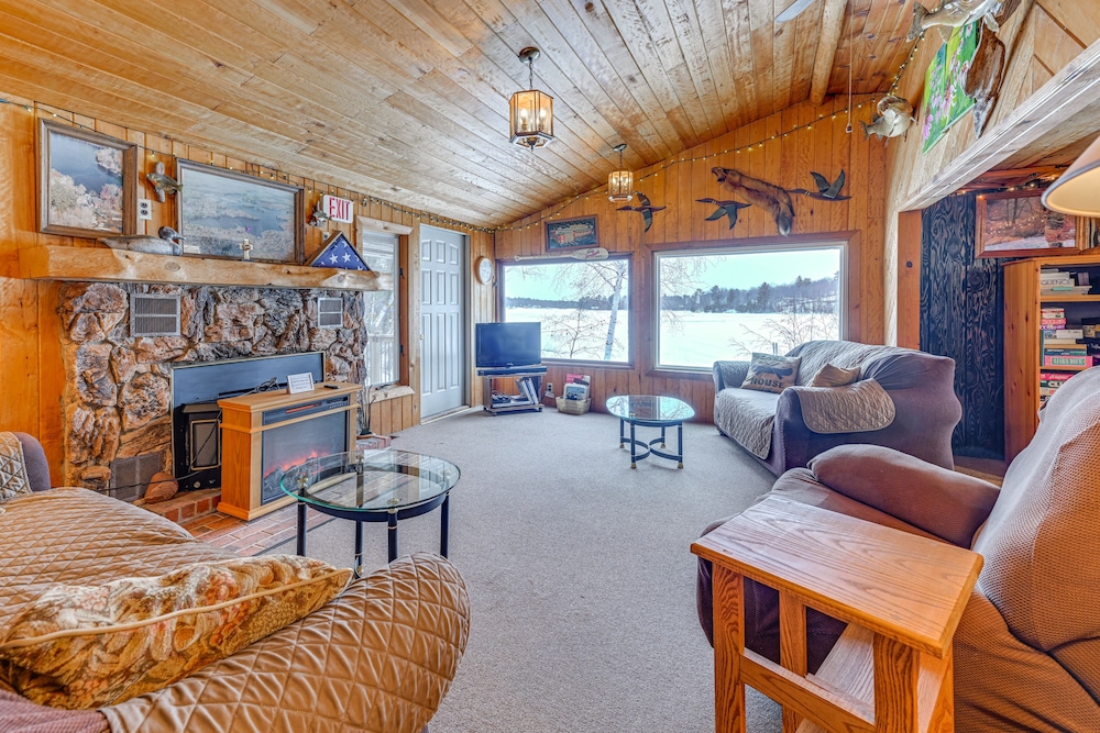 Lakefront Suring Home W/ Pool Table + Views! - Mountain, WI