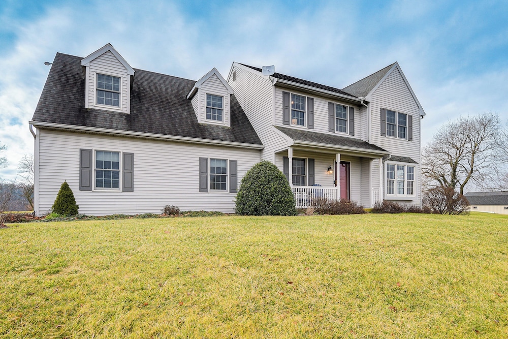 4 Mi To The Amish Village: Spacious Home W/ Deck! - Strasburg, PA