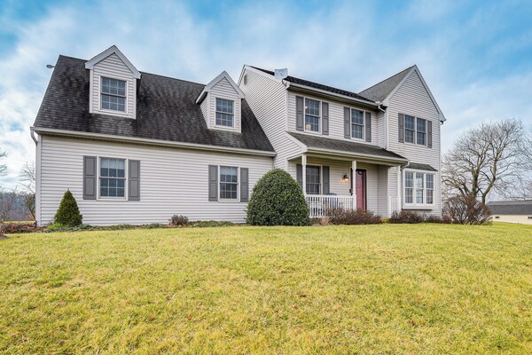 4 Mi To The Amish Village: Spacious Home W/ Deck! - Strasburg, PA
