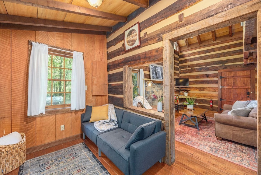 Secluded Log Cabin Near Hot Springs-pet Friendly - Hot Springs, NC