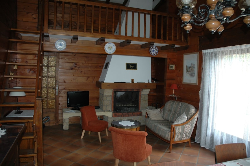 Chalet Typiquement Savoyard En Bois Face Au Mont Blanc - Servoz