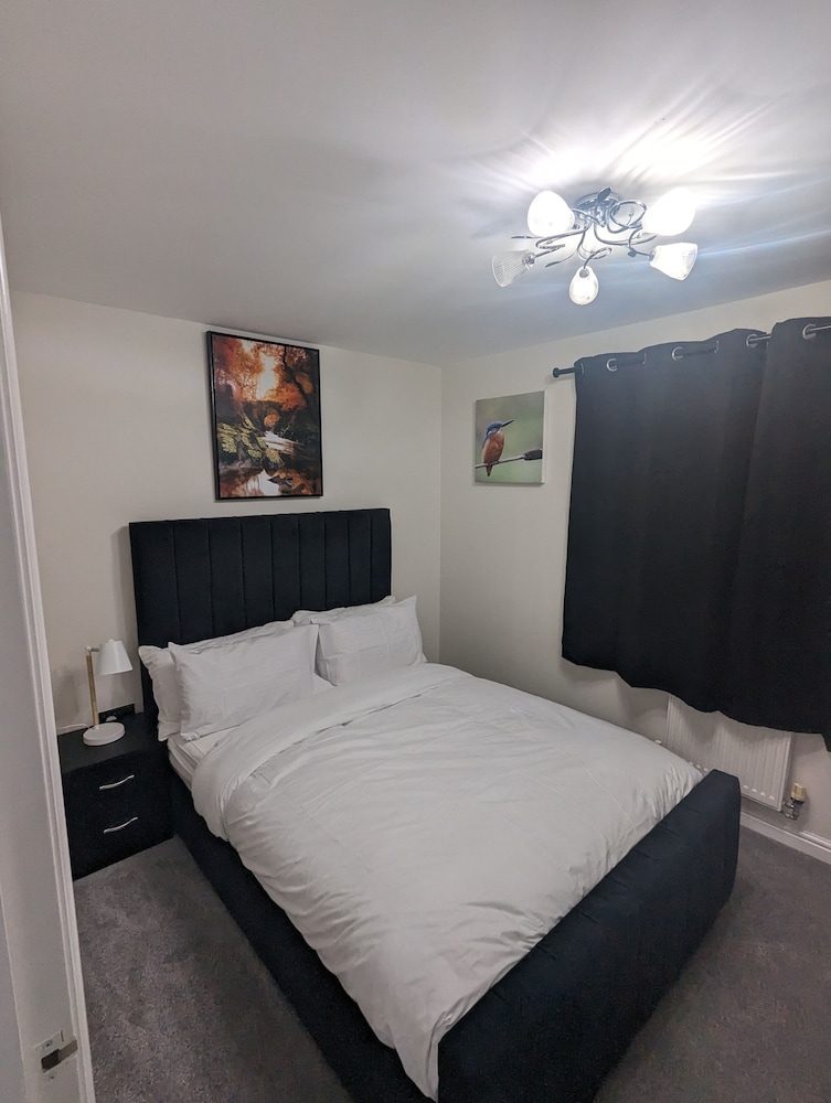 Greatmindz Abode - 3 Bedroom Townhouse Close To Airport, Nec, Train Station - Birmingham