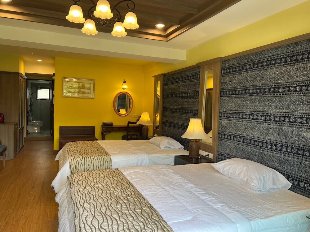 5 minutes walk to ICONSIAM! Private room with bathroom - Bangkok | Vrbo