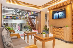 Área de estar no saguão