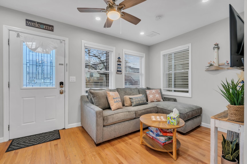 Walk To Beach! 4 Beach Badges Included. Bbq + Fire Pit. Towels + Linens Included - Seaside Heights, NJ