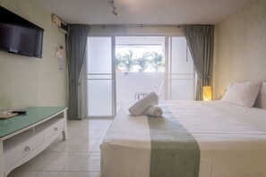 Quarto Duplo Deluxe, vista para a piscina | Casa de banho
