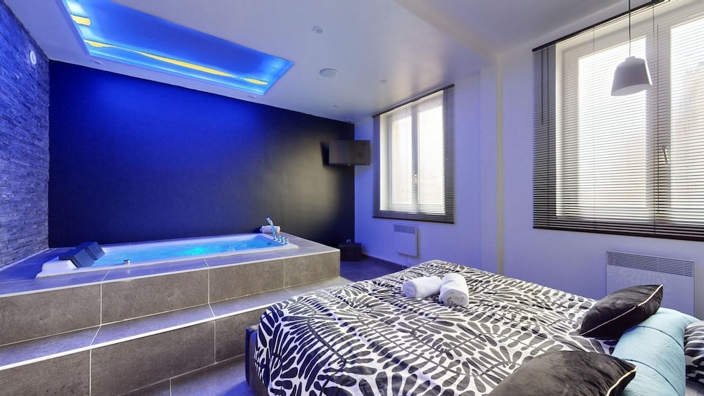 Charmant Appartement Au Coeur Des Gratte Ciel Avec Jacuzzi - Beynost