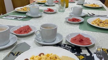 Pequeno-almoço inspirado na cozinha local incluído nos dias úteis