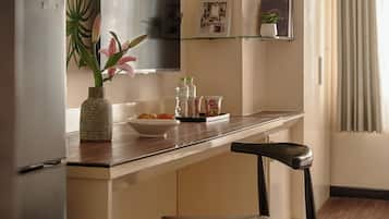 Quarto Quádruplo Familiar, Vista para a cidade | Roupa de alta qualidade, cofre no quarto, secretária