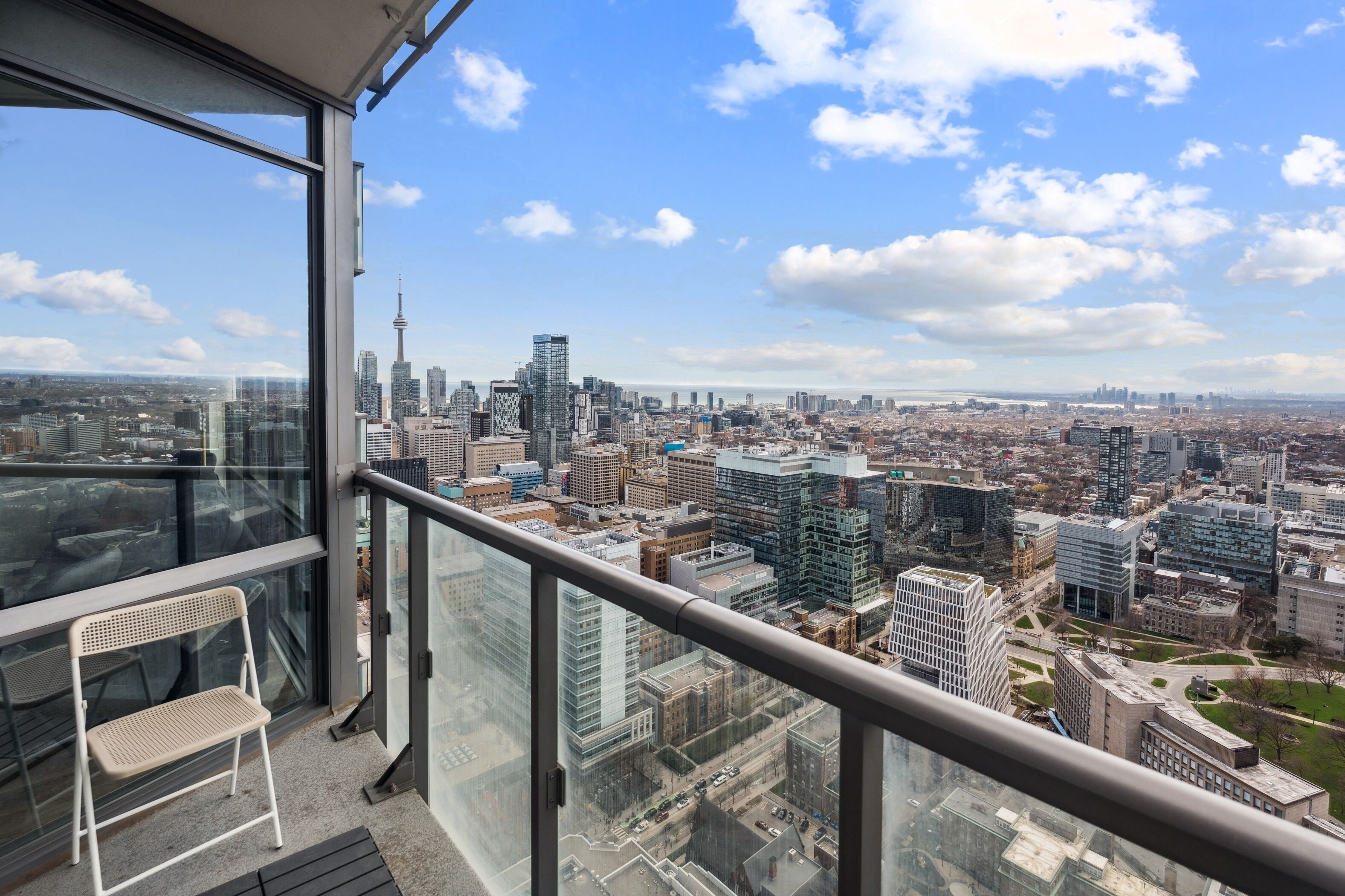 Apartamento elite, 3 quartos, sacada, vista para o lago | Sacada