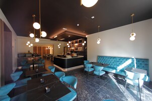 Café da manhã com buffet grátis todos os dias