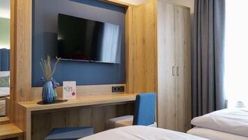 Quarto Twin Comfort | Sala de estar | Televisor