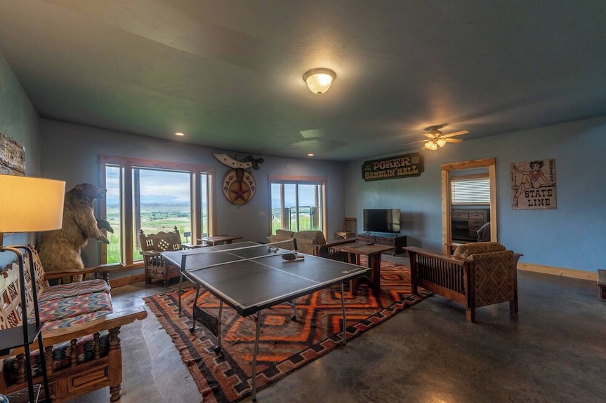 Goat Mountain Cabin: Mountain Views & Big Sky Comfort In Livingston - リビングストン, MT