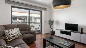 Apartamento Básico | Sala de estar | Televisor